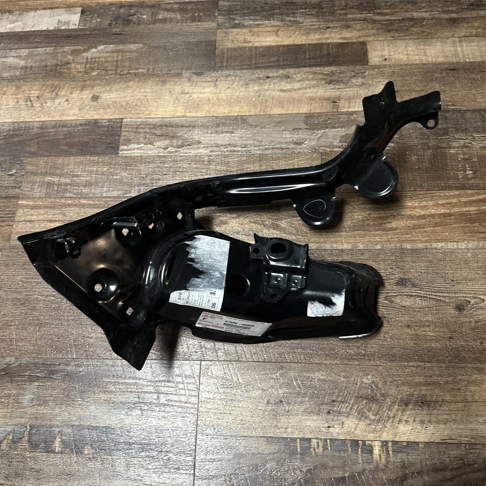 2018-2020 Toyota Camry LH Left Rear Tail Light Pocket Qtr Panel Ext ...