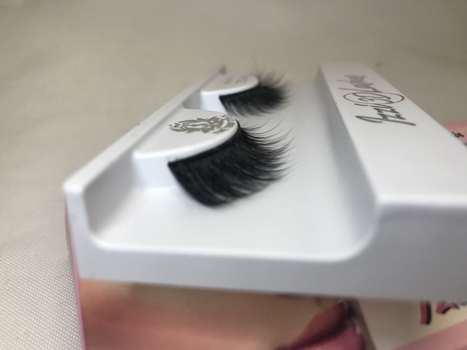 IZZI 3D LASHES LIGHT & SOFT AS A FEATHER LUXURY 3D LASHES #723 M HUMAN ...
