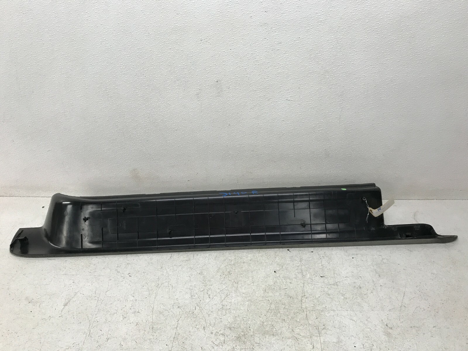 06-13 VOLVO C70 TRIM FRONT RIGHT PASS DOOR SILL SCUFF TRIM COVER PLATE ...