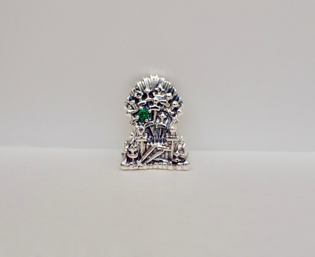 Pandora Game of Thrones The Iron Throne Charm🐿 Explore o mundo das ...