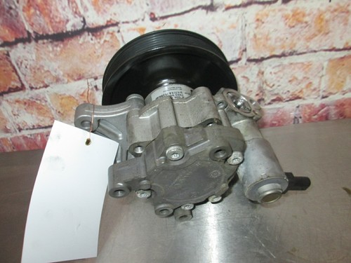 Mercedes-Benz W212 E-Kl. Power steering pump A0064664301 as good as new ...