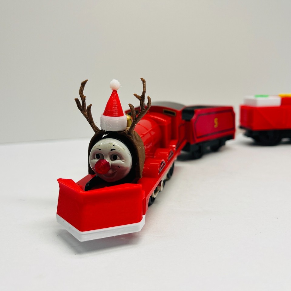 Thomas & Friends Trackmaster Christmas Train James Rudolph Present Car ...