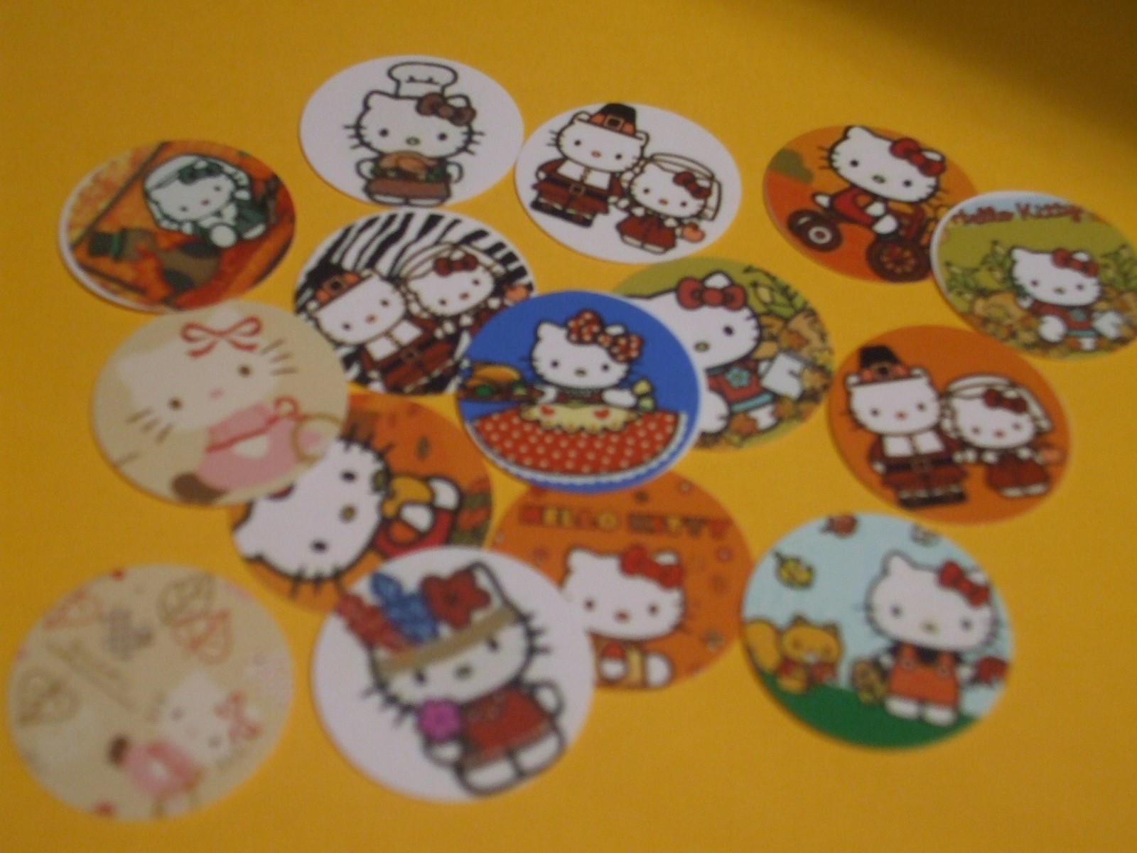 Pre Cut One Inch HOLIDAY SEASON HELLO KITTY MIX Bottle Cap Images! FREE ...