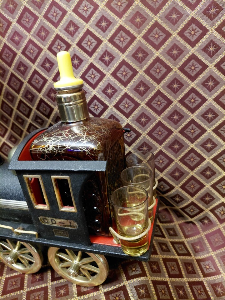 Vintage estate piece train whisky decanter with 6 shot glasses bar ...