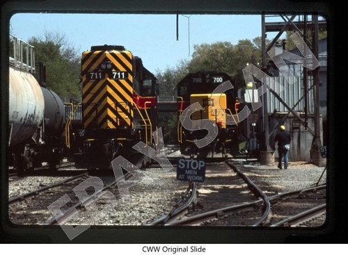 Original Slide-IAIS (Iowa Interstate) EMD GP38-2s #711/700 at Iowa City ...