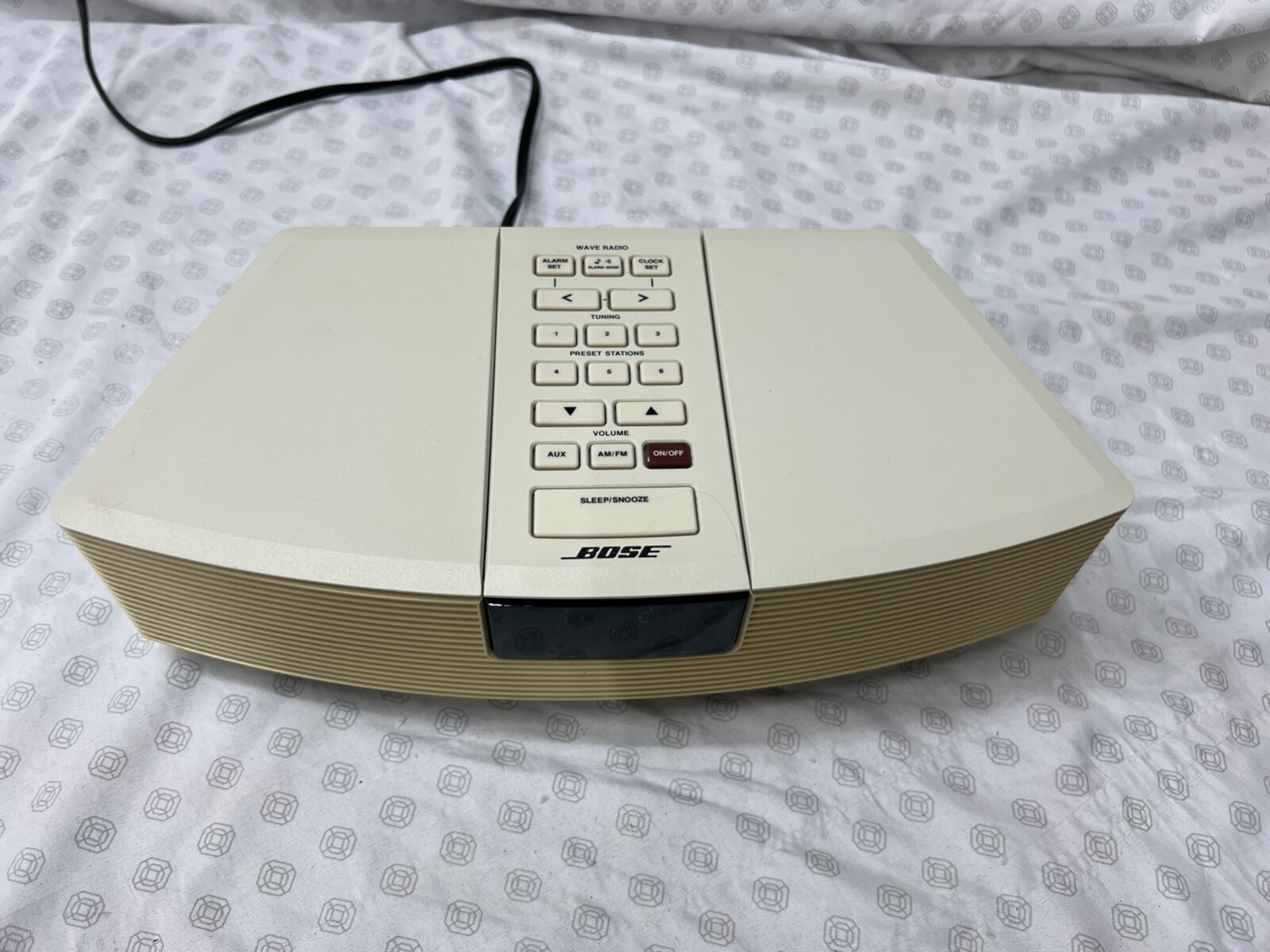 Bose AWR1-1W Acoustic Wave Clock Radio with Remote and Pedestal - White ...