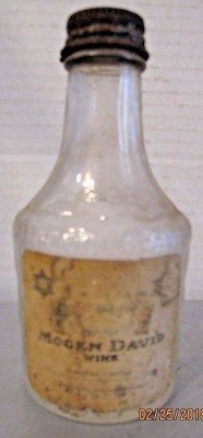 1961 Mogen David Wine Bottle 4 oz with Label and cap b60 | eBay