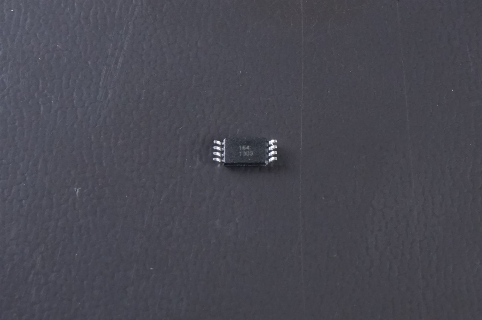 ICS83026BGI-01LF IDT Clock Fanout Buffer 350MHz 1:2 I/O 4.6V 8 Pin ...