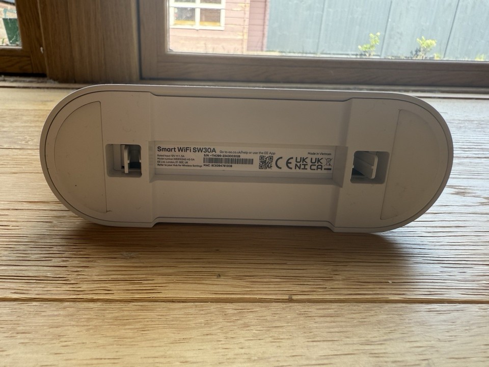 EE Smart Hub Plus Wi-Fi 6 Router SH31B and 2 x Smart WiFi Plus Discs ...