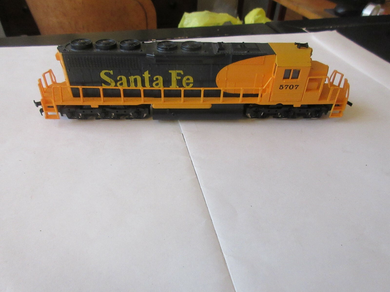 HO Scale , Santa Fe, #5707 , 9" X 1 1/2" X 2 1/2" , Vintage | eBay