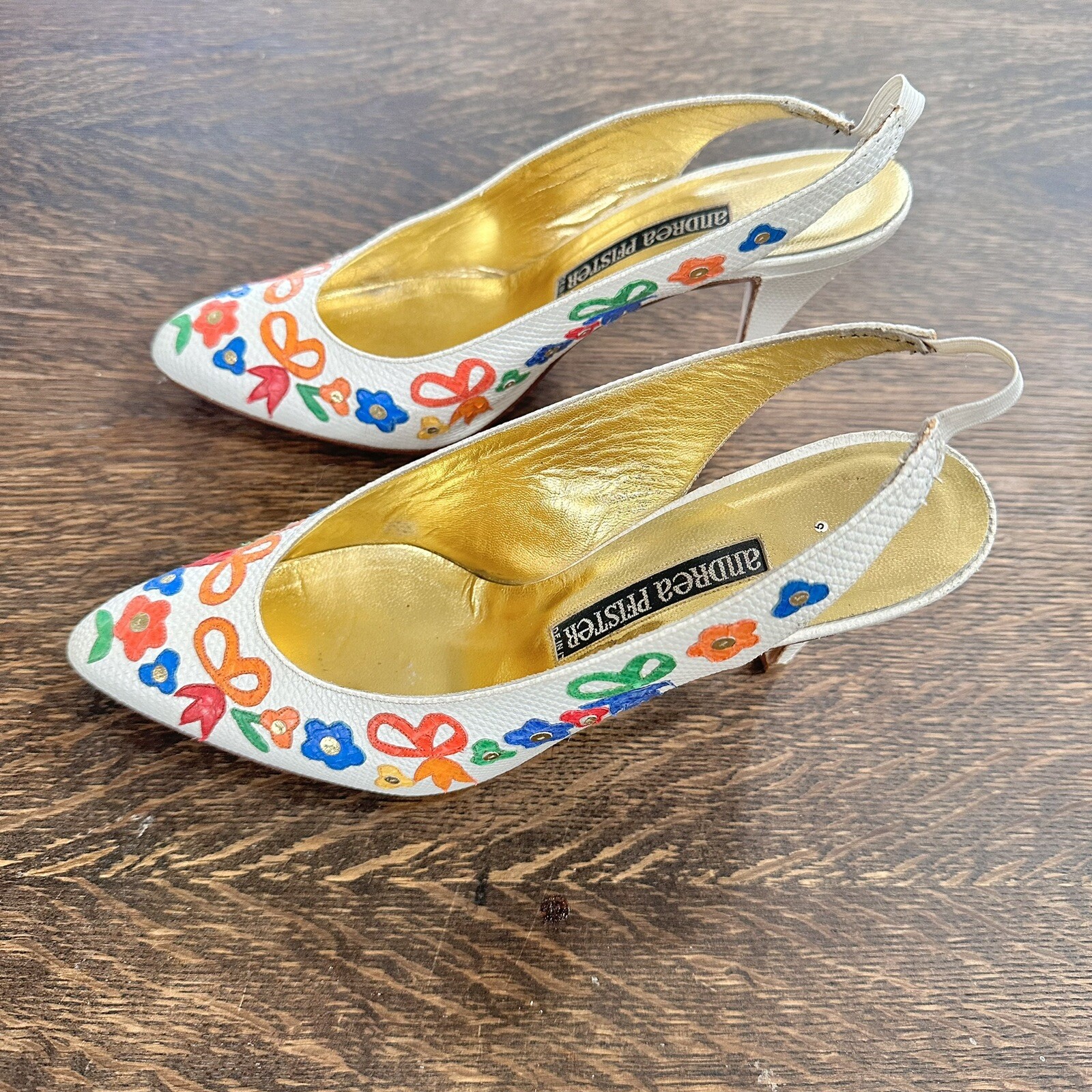 1980s Andrea Pfister White Leather Pumps With Appliqu… - Gem