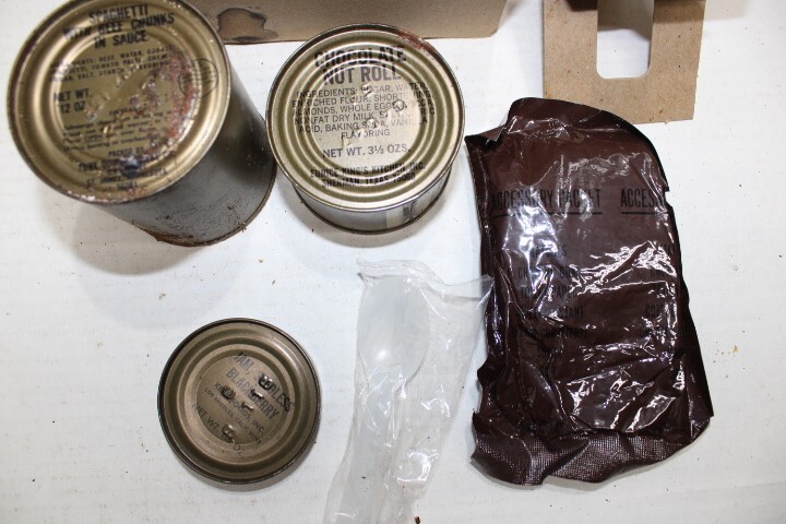 US Military Vietnam War COMBAT B-2 Unit MRE C-RATION Meal + ACCESSORY ...