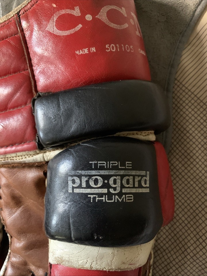 CCM Blackhawks Model 501105 - Vintage NHL all Leather Professional ...