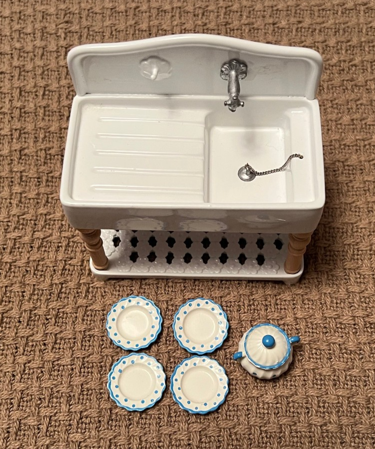 Dora Kuhn Dollhouse Mini Kitchen Sink (Marianne Modelle) & Dishware Lot ...