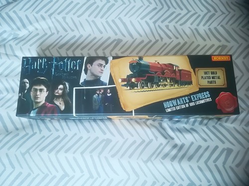 Modelzone Hornby 18ct Gold Plated Hogwarts Express Train R3082 Harry ...