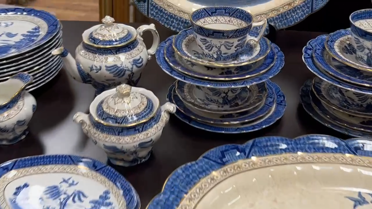 HUGE ANTIQUE SET “Real Old Willow” Dinner Set. 128 Pieces | eBay
