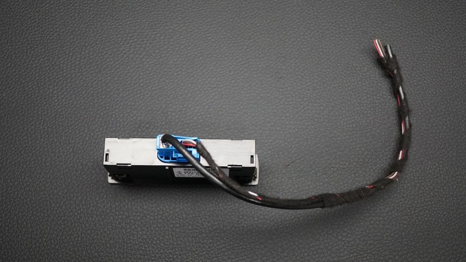 GENUINE MERCEDES BENZ GLE GLS W166 X166 W292 C292 USB HUB INPUT UNIT ...