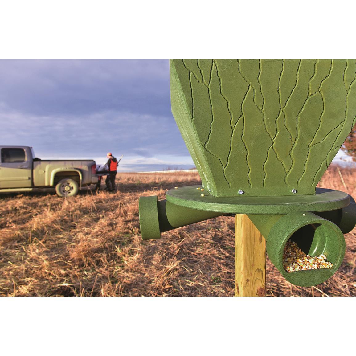 Banks Outdoors Gravity Fed Post Mounted Weatherproof Feed Bank Deer and ...