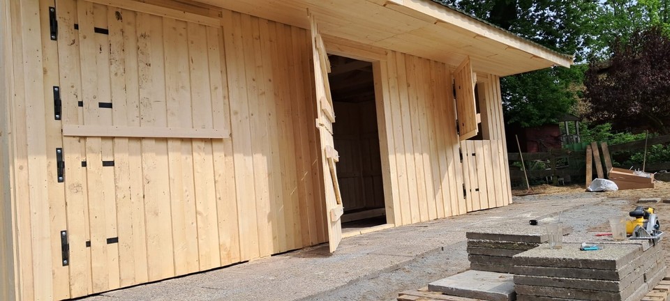 Pferdestall Doppelbox Weide-hütte 3,5 x 8,5 m Heu-lager Pferdebox 1m ...