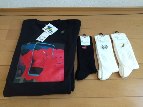 Uniqlo KAWS Sweater XL Black Warhol Graphic Crewneck and socks sets | eBay
