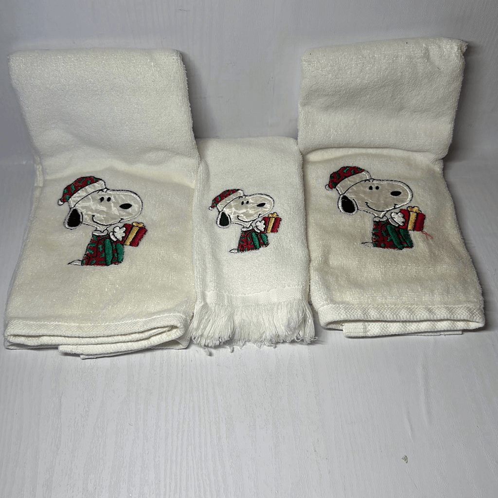 VTG Saturday Knight LTD 2 Christmas Peanuts Snoopy Hand Towels 1 Wash ...