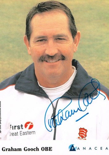 GRAHAM GOOCH ENGLAND CRICKETER SIGNED CARD 4 X 6 INCH (REDUCED PRICE ...