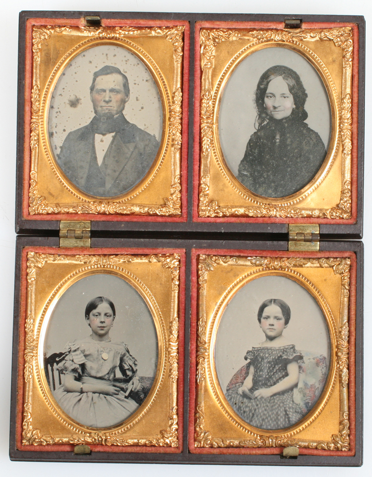 AMBROTYPE FAMILY TINTED, FOUR 1/9 PLATE FAMILY PARTY UNION CASE. | eBay