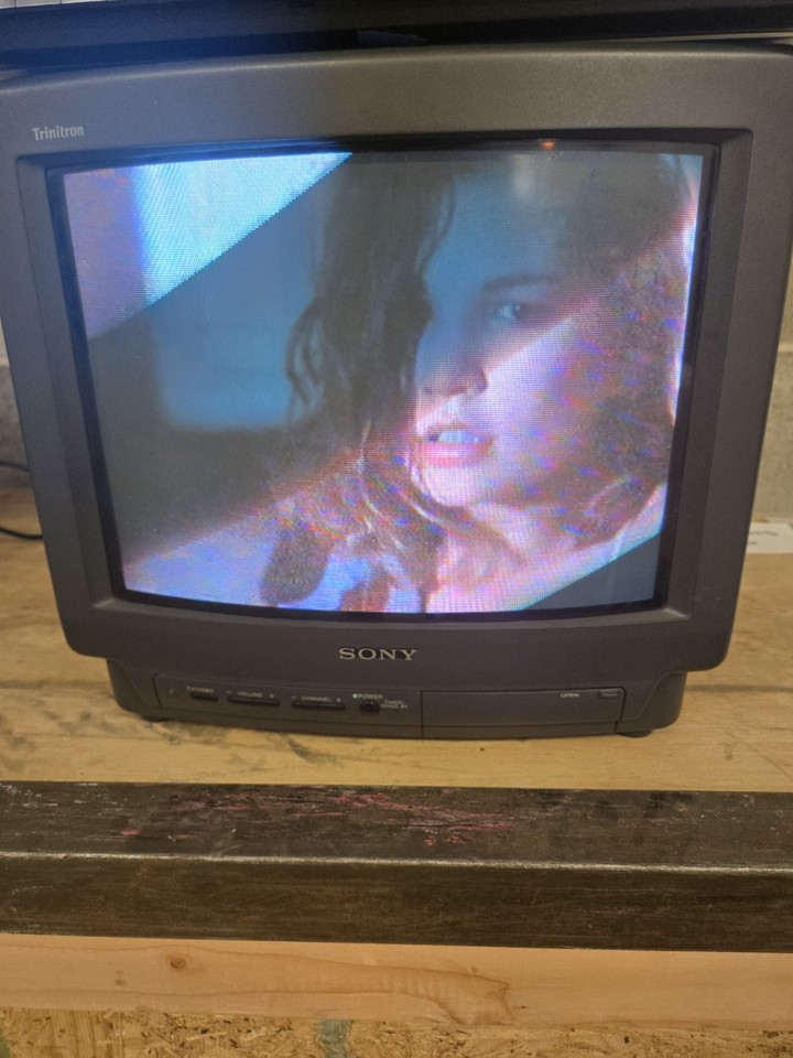 Sony Trinitron 13" CRT Color TV KV-13TR28 w/ Remote Retro Gaming ...