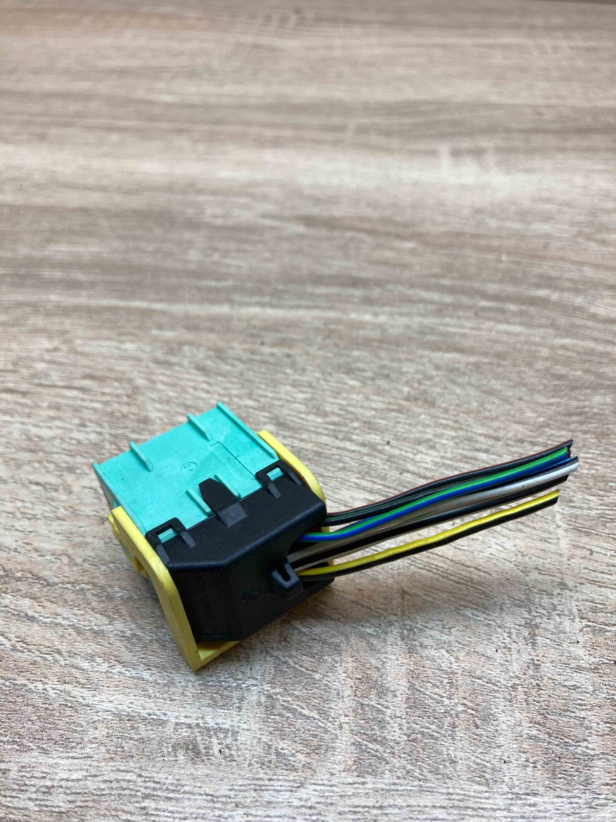 1S7T 14489 FA V23542 G2623 A302 Ford Jaguar Connector Plug Unit ...