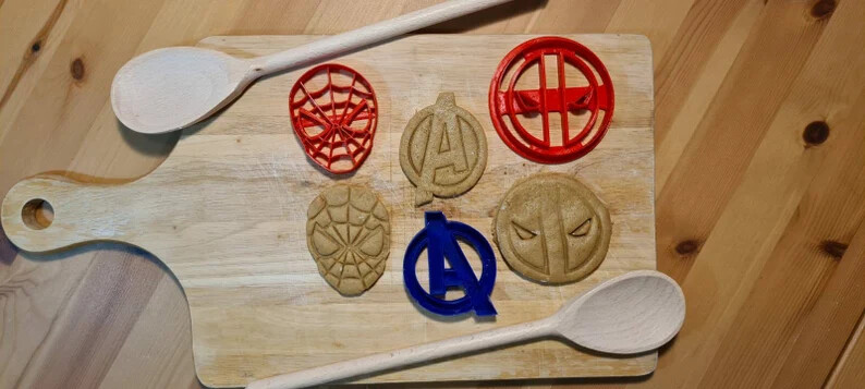 Marvel cookie cutter formina per biscotti avengers spiderman deadpool ...