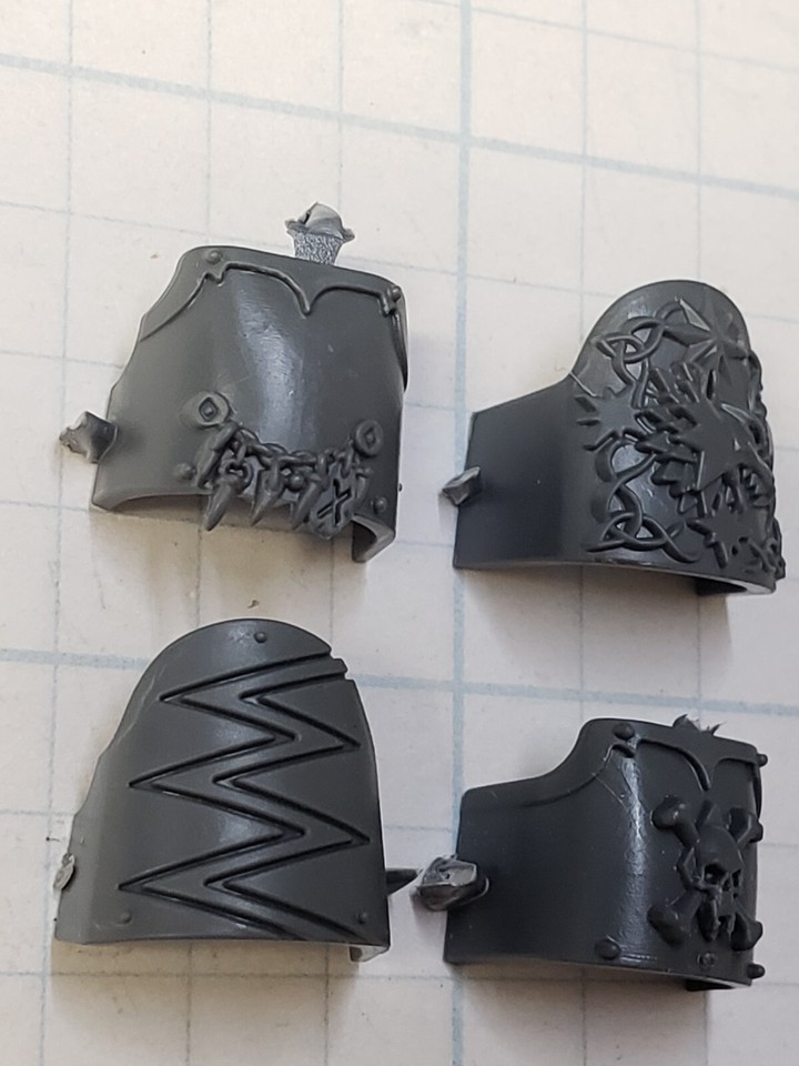 Warhammer 40k Space Wolves Bits Dreadnought Engraved Leg Armor Set | eBay