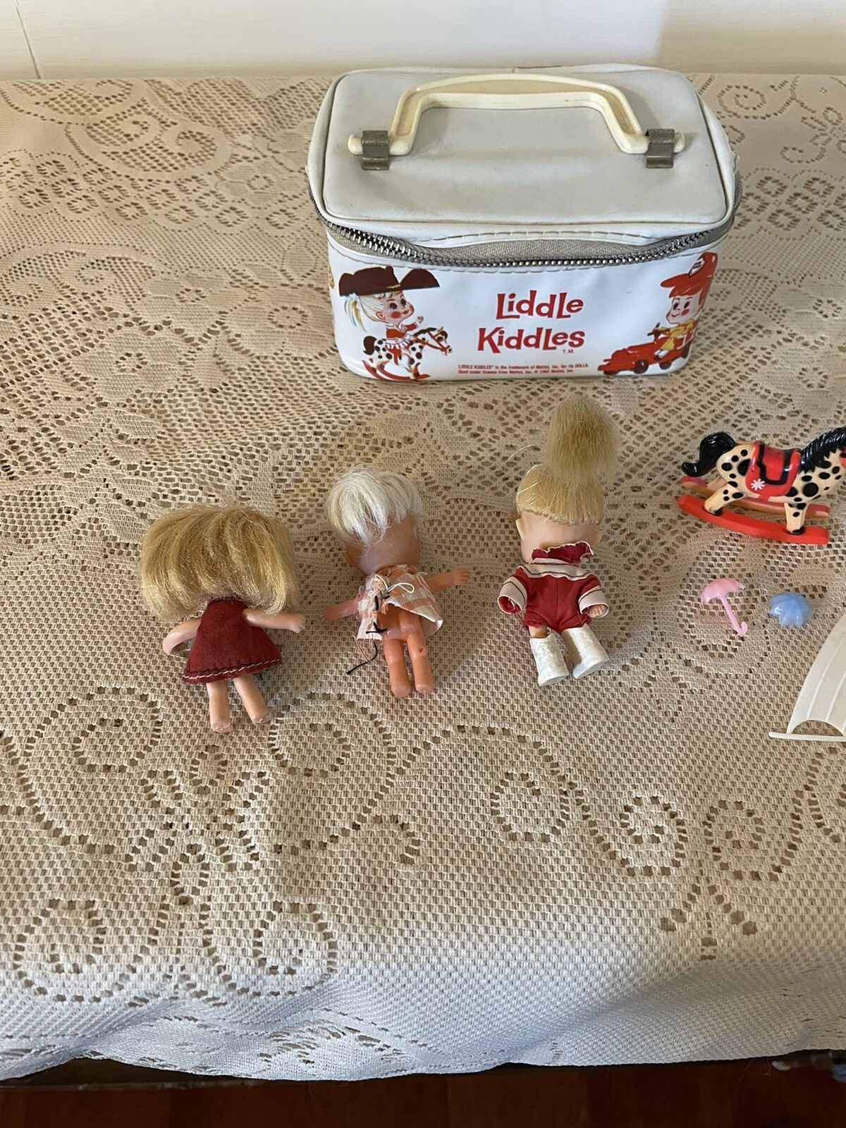 VINTAGE 1965 MATTEL'S LIDDLE KIDDLE WHITE CARRYING CASE, DOLLS, HORSE ...