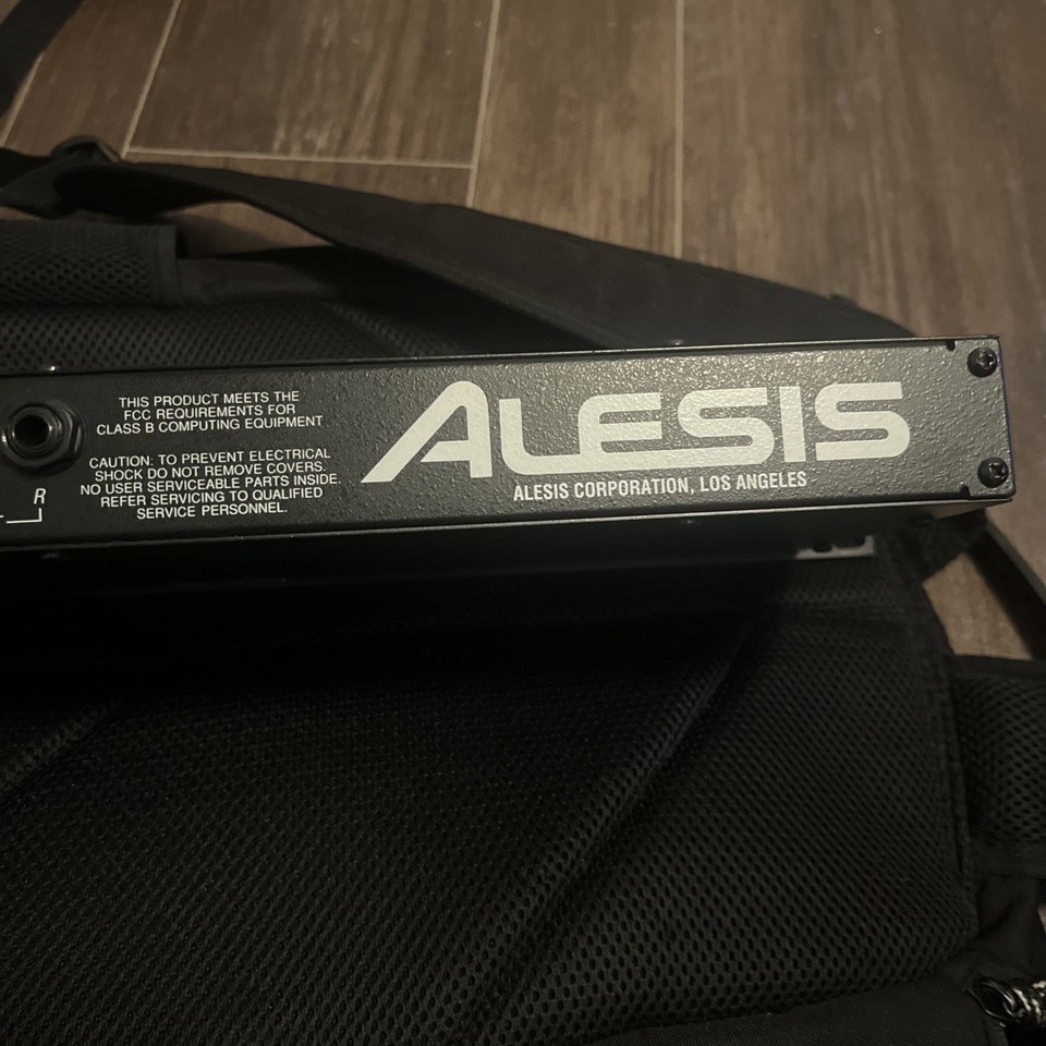 Alesis MIDIVERB III 16-Bit Digital Multi-Effects Processor Rack Unit ...