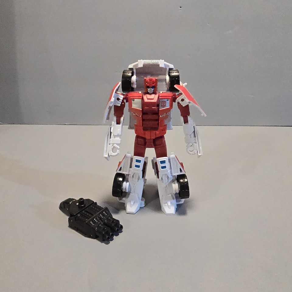 Transformers Combiner Wars Deluxe FIRST AID Figure IDW Defensor ...