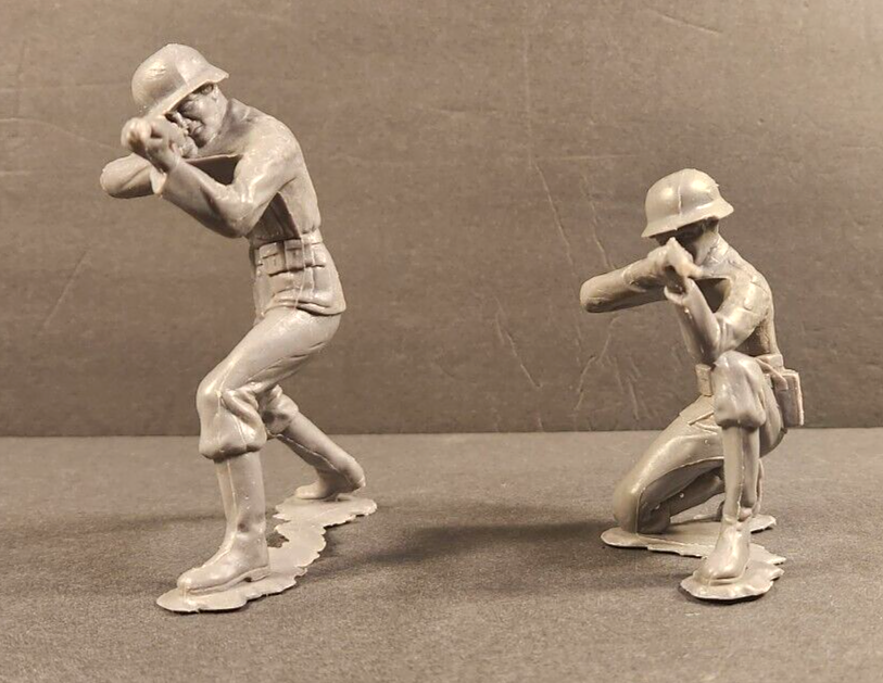 2 VINTAGE LOUIS MARX 4 INCH WW2 GERMAN NAZI SOLDIERS WITH RIFLE TAKING ...