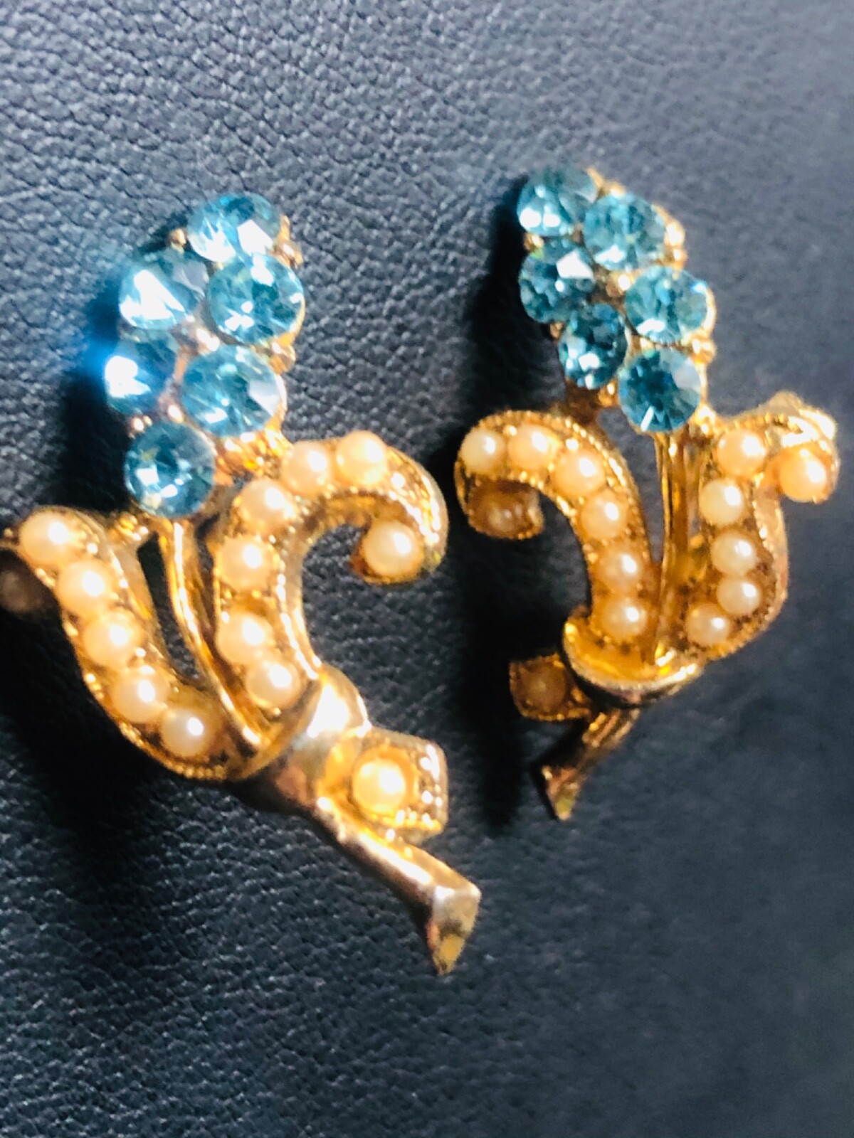 Gorgeous Designer Estate Seed Pearl Blue Rhinestone V… - Gem