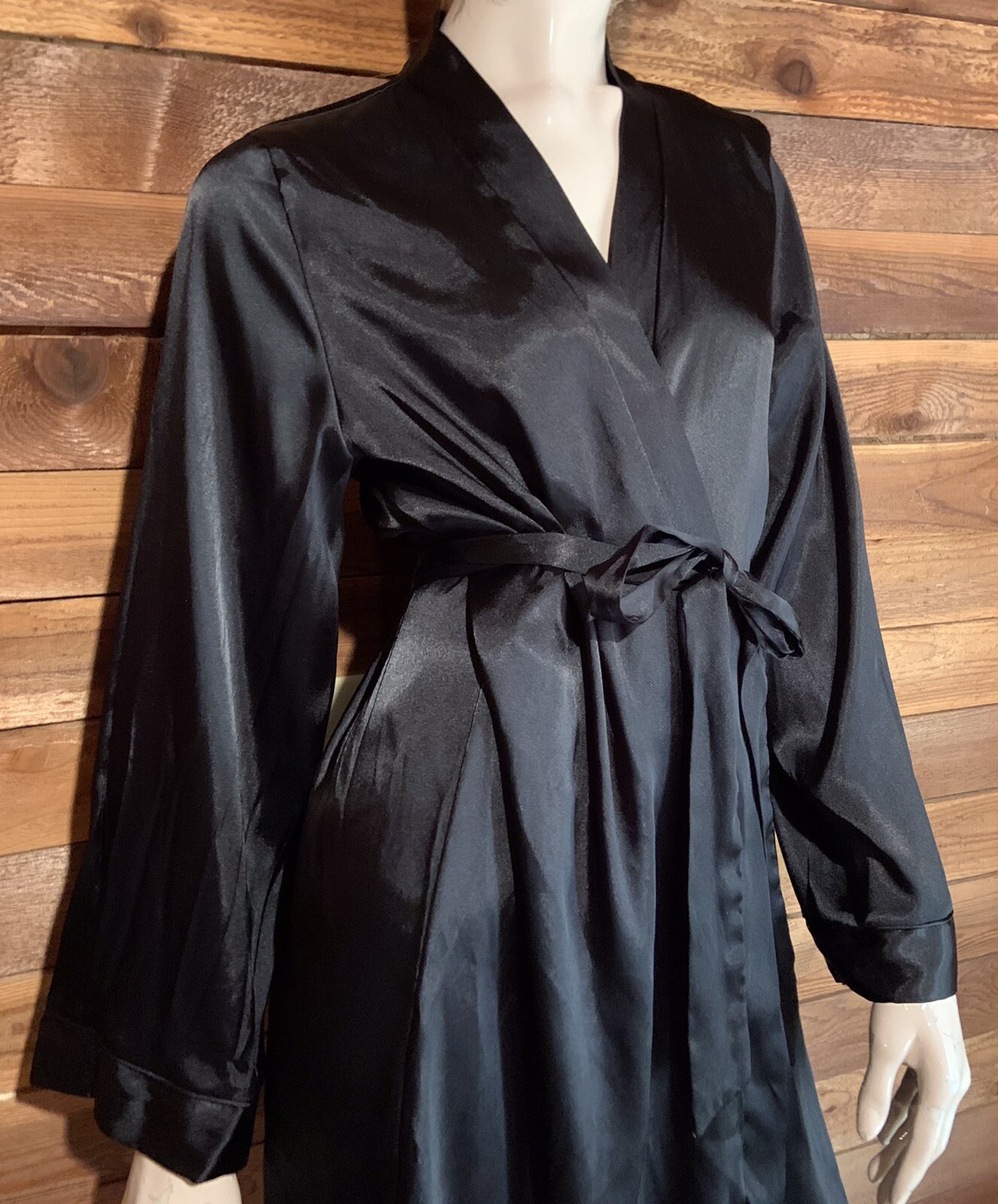 GILLIGAN O'MALLEY BLACK SATIN SIZE S/M ROBE #14246 - Gem