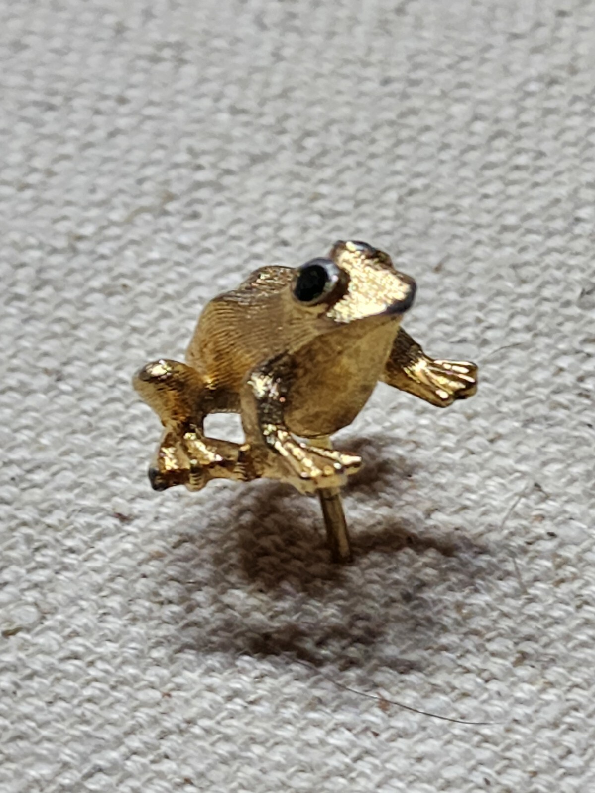 Signed AVON Gold Toned Frog Pin Green Rhinestone Eyes… - Gem