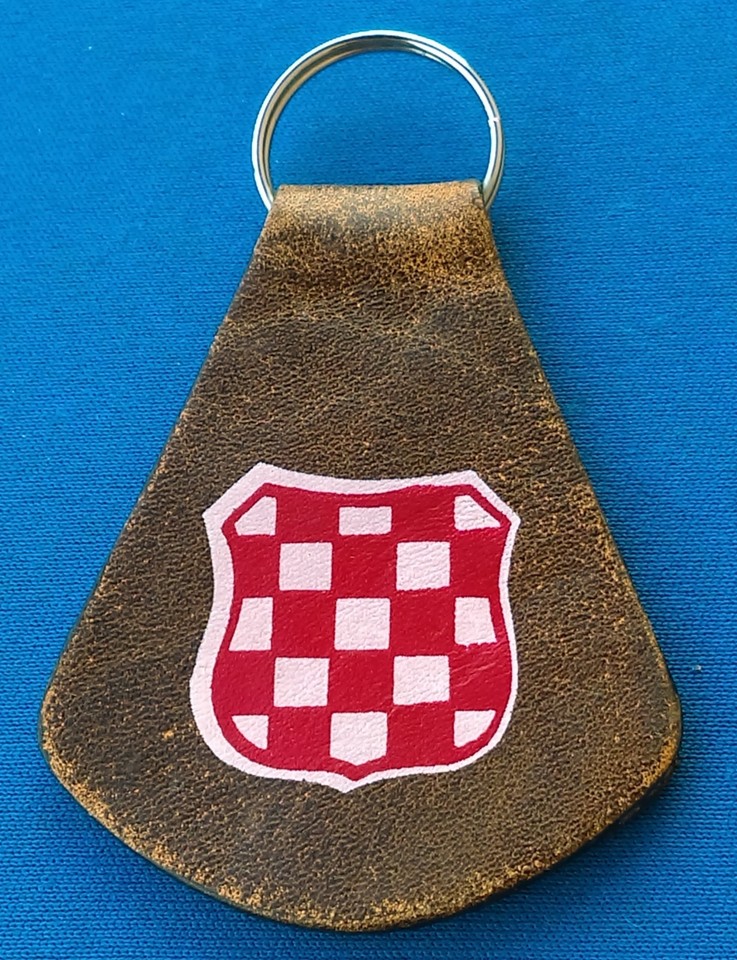 Croatian coat of arms, Hrvatski grb, ŠAHOVNICA GRB, Vintage keychains ...