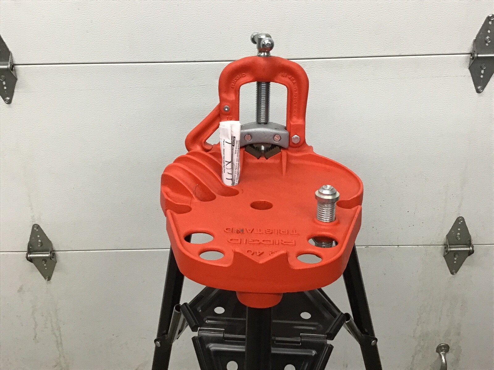 RIDGID - 40-A Portable Yoke Vise Folding Leg 0.13 in – 2.5 in Pipe Size ...