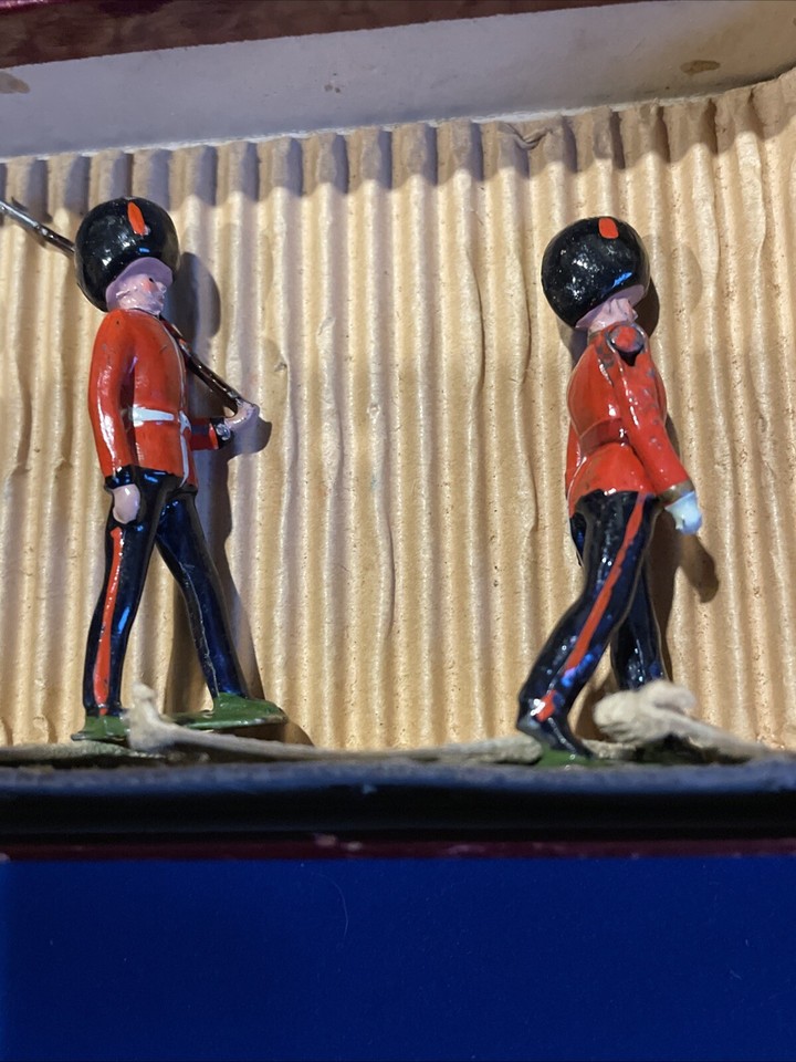 Britains Lead Pre-war x 8 British Coldstream Guards Soldiers 1515 Boxed ...