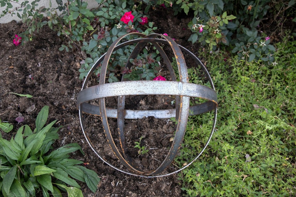 Rusty Metal Garden Orb Spheres - multiple sizes - black or rustic ...