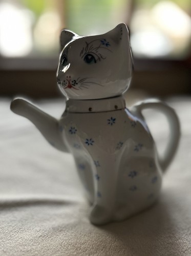 Vintage Porcelain Kitty Cat Tea Pot w Lid-Never Used, White W/ Blue ...