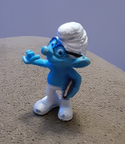 Brainy Smurf Student Book Figure Toy PVC Figurine Finger In Air Smurfs ...