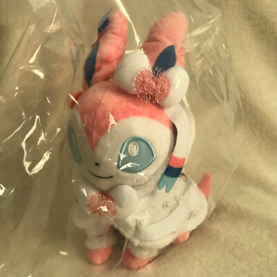 2019 Pokemon Center Frosty Christmas Sylveon Plush (JPN) | eBay