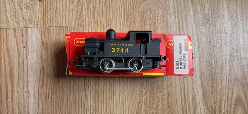 Hornby OO Gauge SR Saddle Tank 0‑4‑0T No. 3744 – Boxed – Each, Qty 1 ...