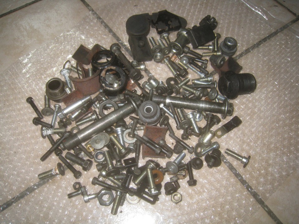 GPZ 550 UT Uni Trak Year 83-84 Spare Parts Screws Bushings Holders ...