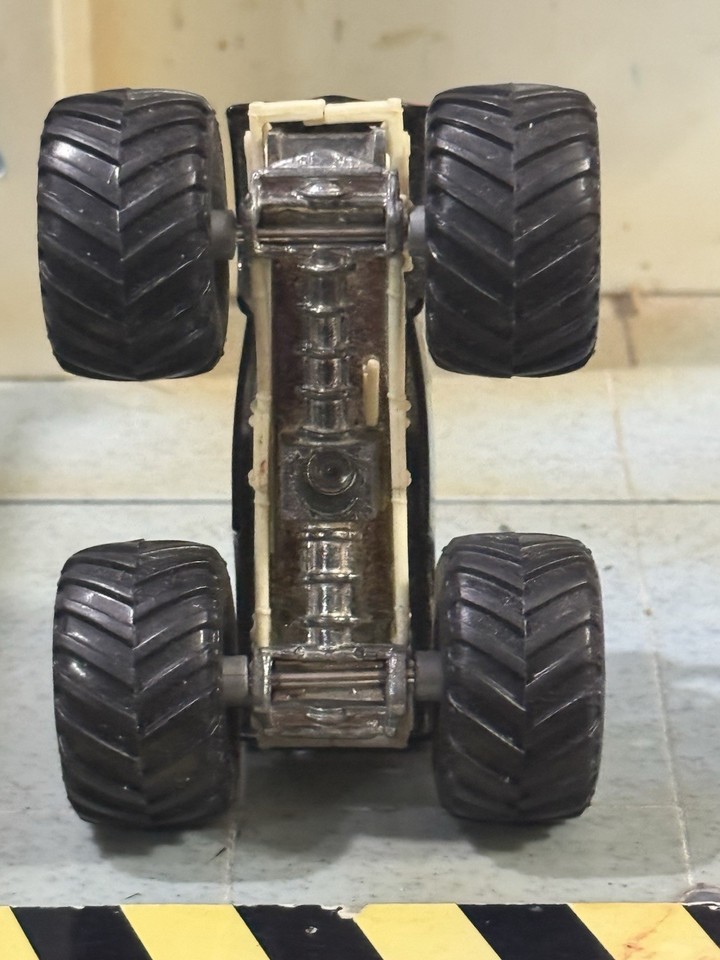 Hot Wheels Monster Jam Grave Digger 20th Anniversary 2002 Slime Arena ...
