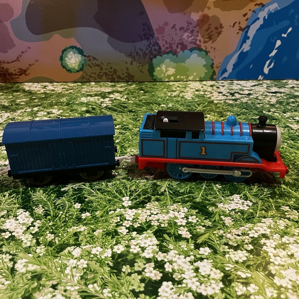 Mattel 2009 THOMAS & BOX CAR Trackmaster Battery Train Thomas & Friends ...