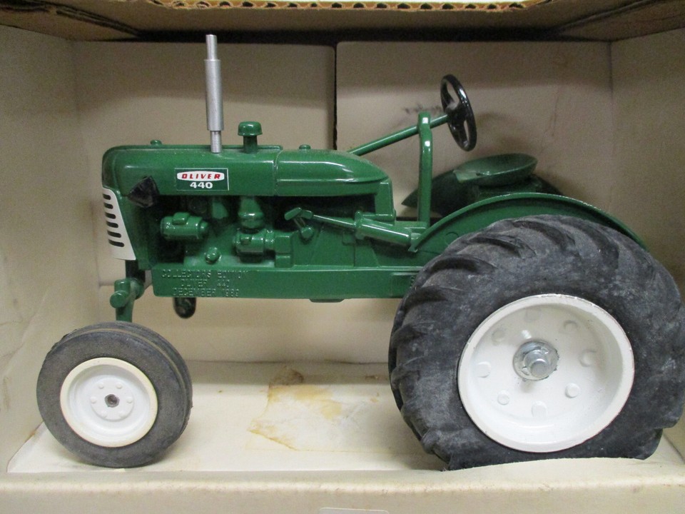 SpecCast Oliver Model 440 Toy Tractor "1989 Collector Edition" 1/16 ...